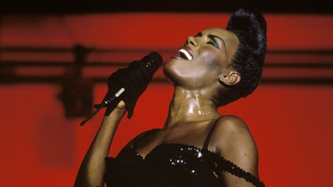 14 iconic supermodels who defined the 1970s