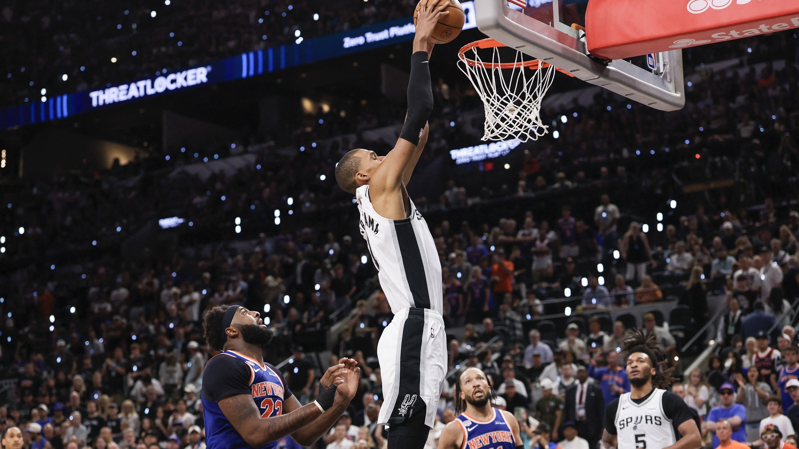 Knicks fans blast Scott Foster for flagrant Mitchell Robinson foul on ...