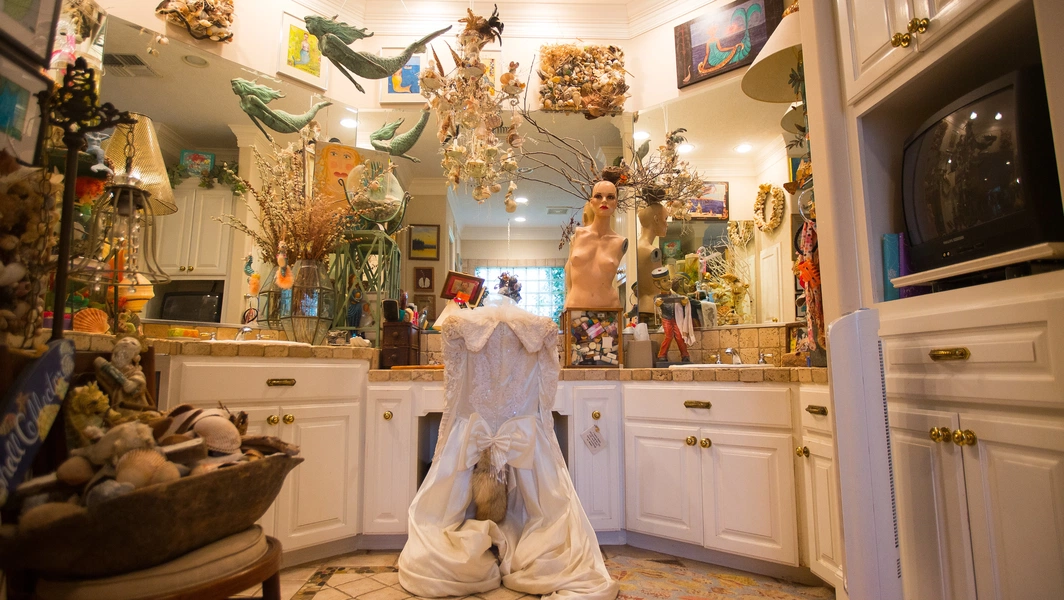 7 outrageous real estate listing photos