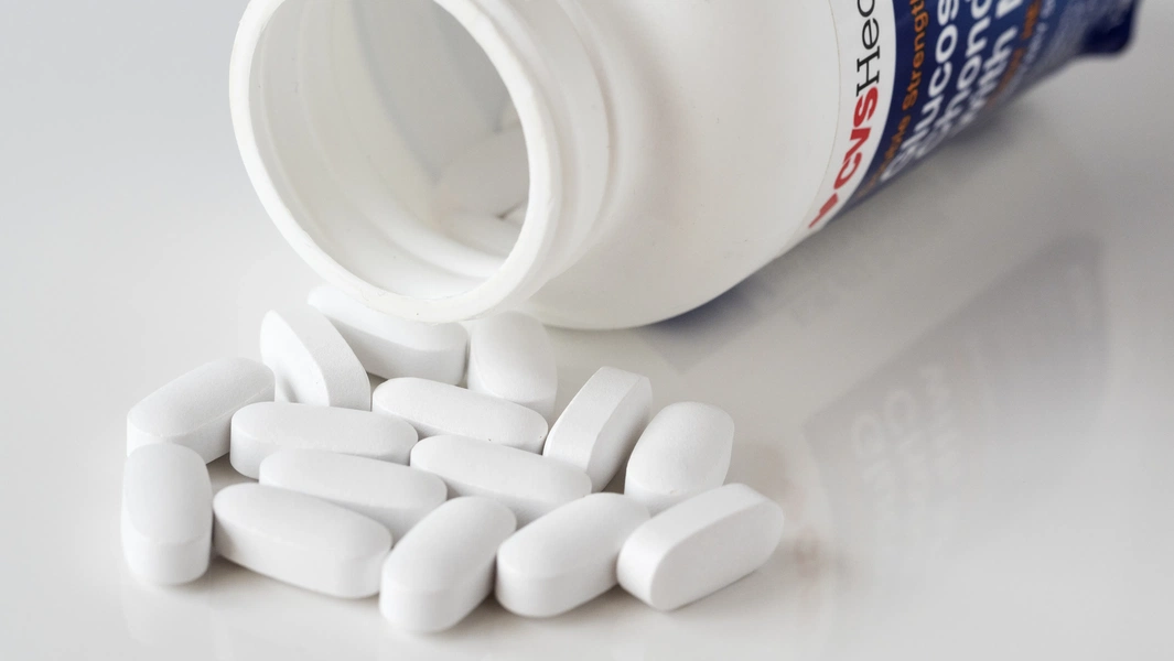 Glucosamine’s complex role in dementia risk and progression