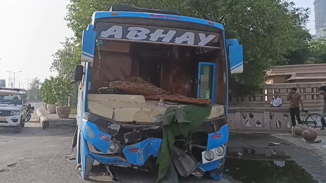 Speeding bus overturns near Noida flyover, around 12 passengers injured
