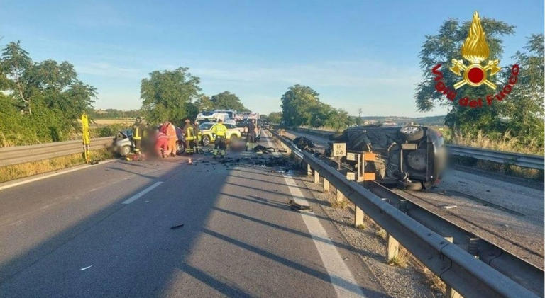 Frontale sulla statale, due morti e quattro feriti a Macerata: le ...
