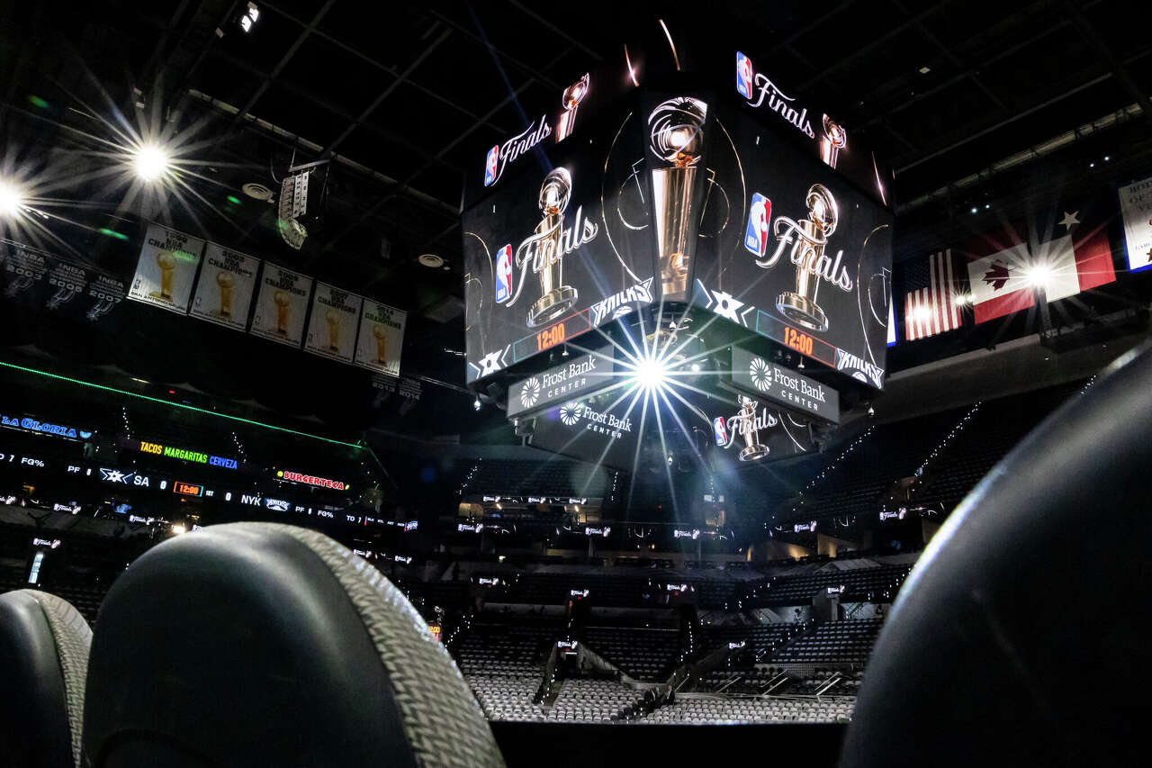 NBA Finals updates: Spurs start hot again, building lead in Game 5