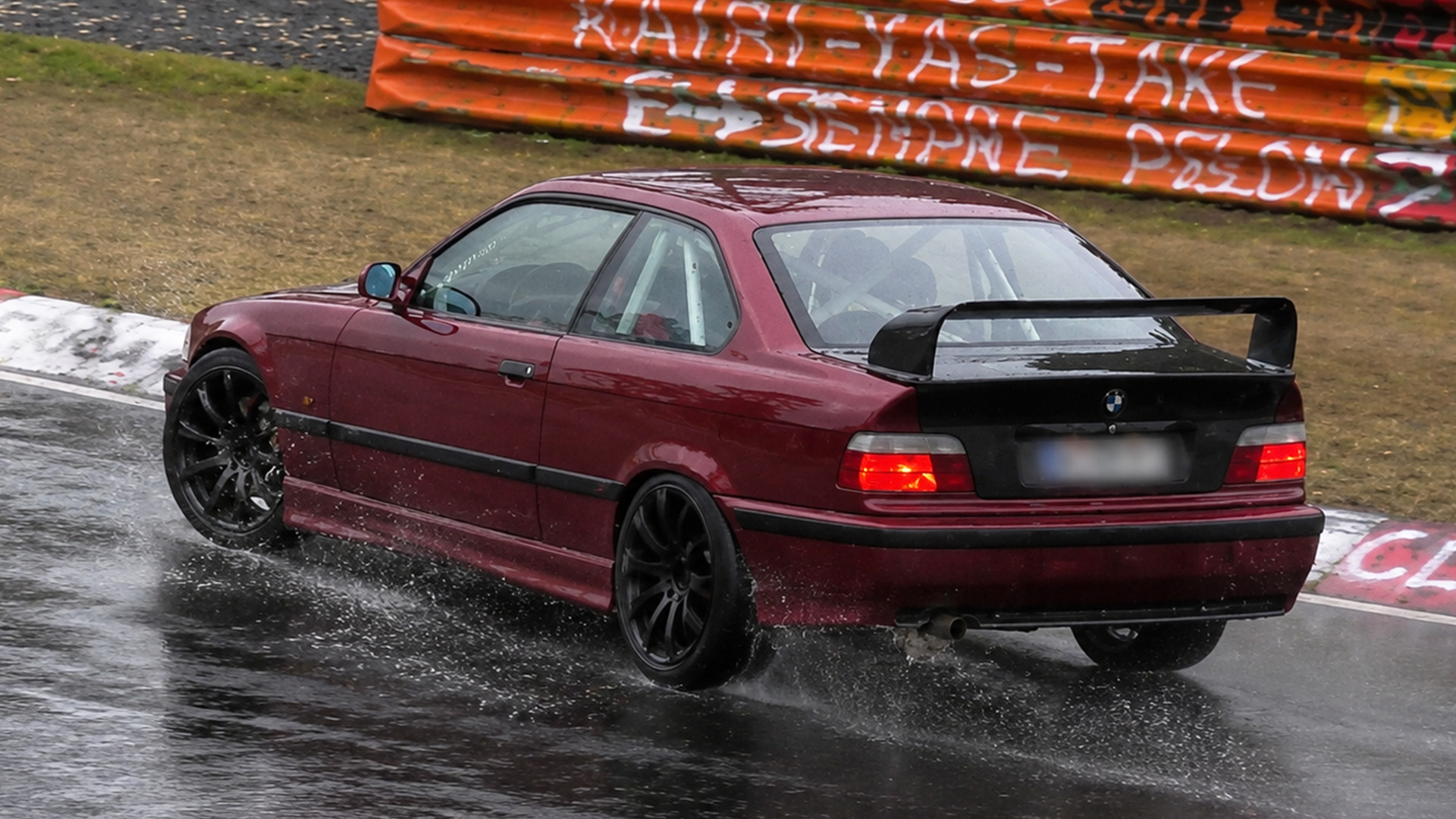 Wet conditions create new challenges across the Nordschleife circuit