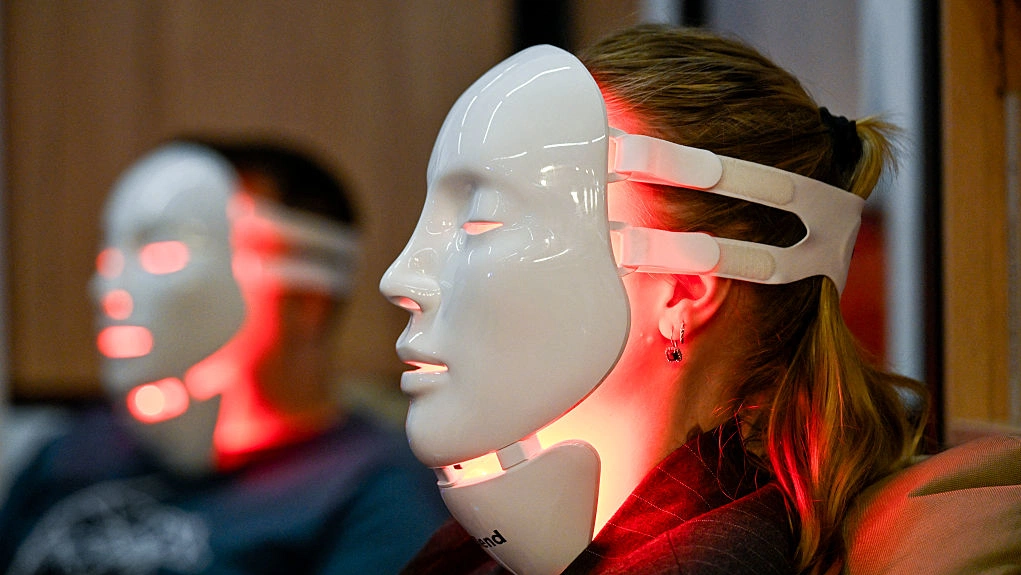 LED face masks: Evidence, benefits, and risks
