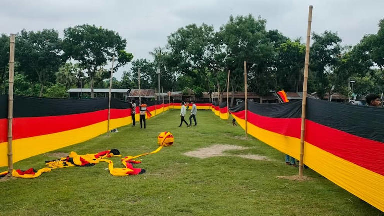 Deutschland-Fan entrollt zur WM 7,5 Kilometer lange Fahne