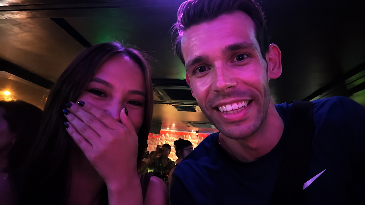 Meisje in de club maakt Pattaya dag compleet