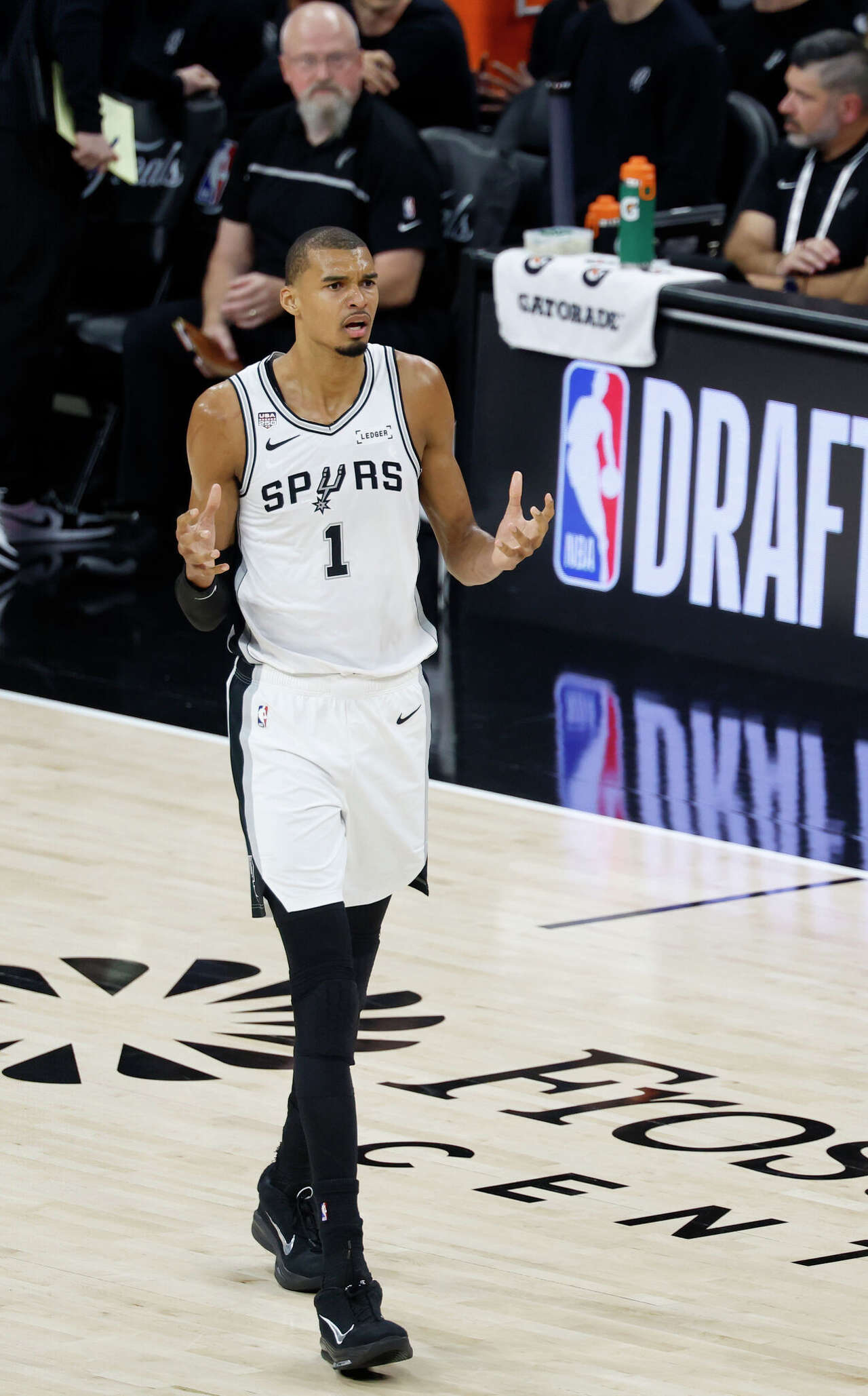 NBA Finals updates: Knicks win NBA championship, ending Spurs' season
