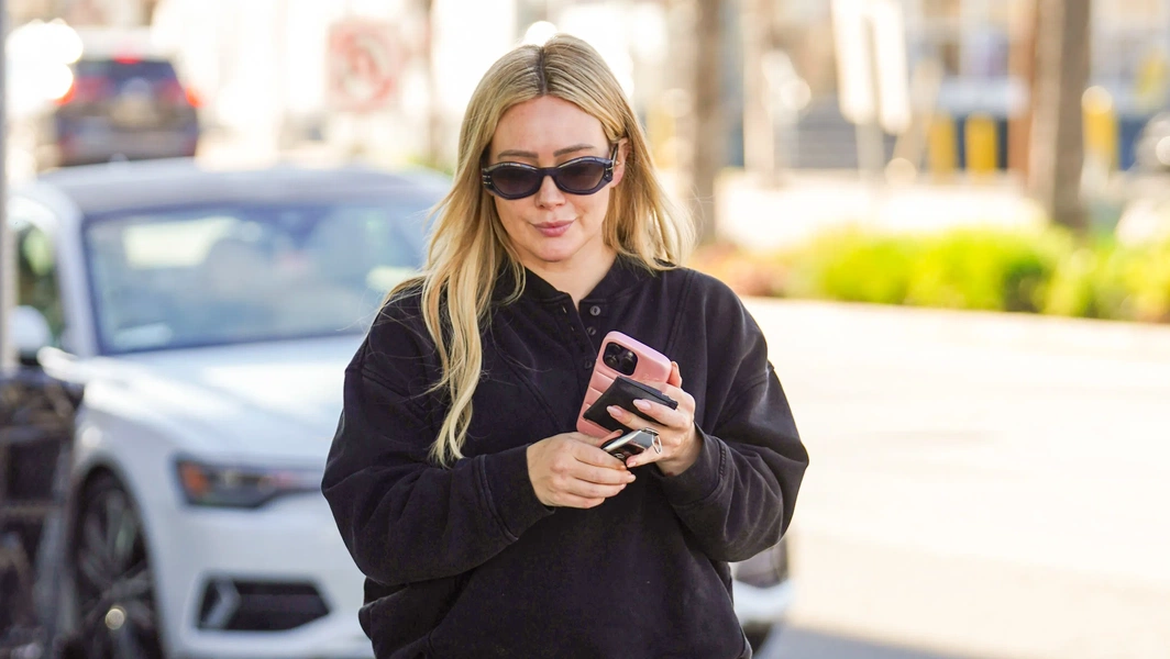 Hilary Duff's global tour and pre-show reset