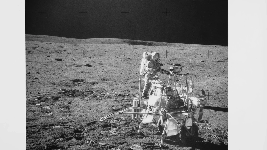 13 rare photos that capture historic moments