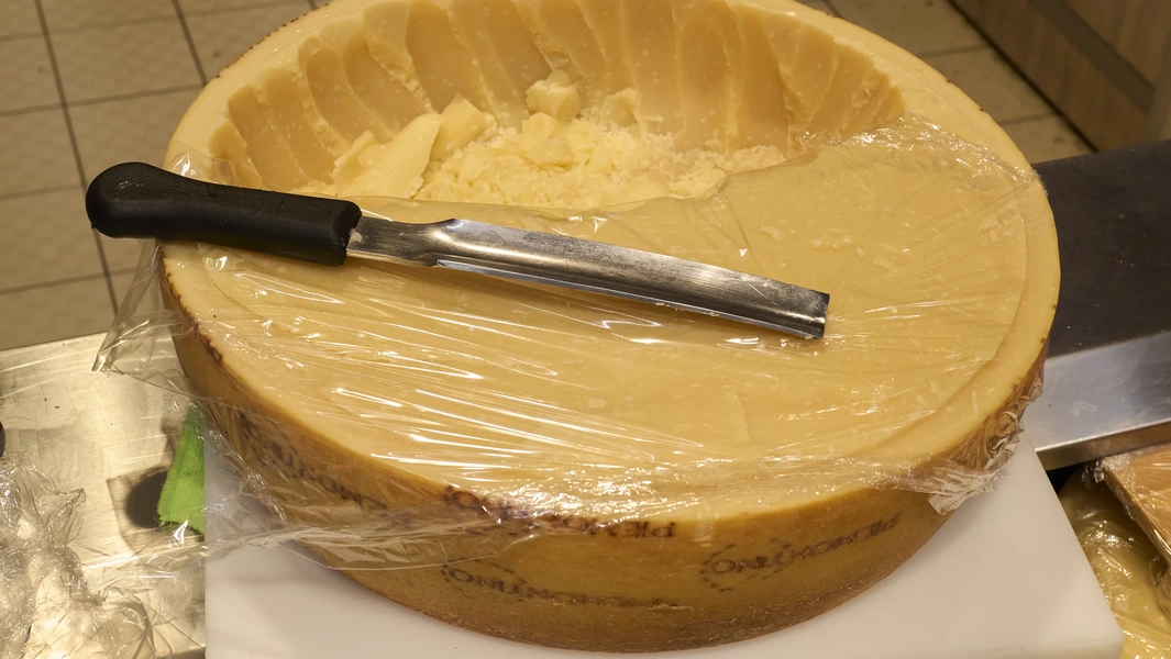 Health effects of cheese consumption