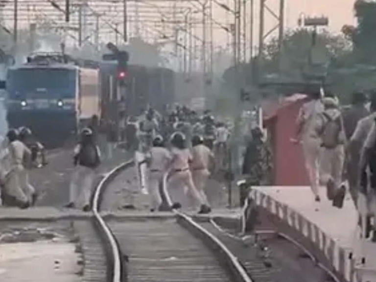 Mob disrupts railway traffic near Patna; police resort to lathi-charge ...