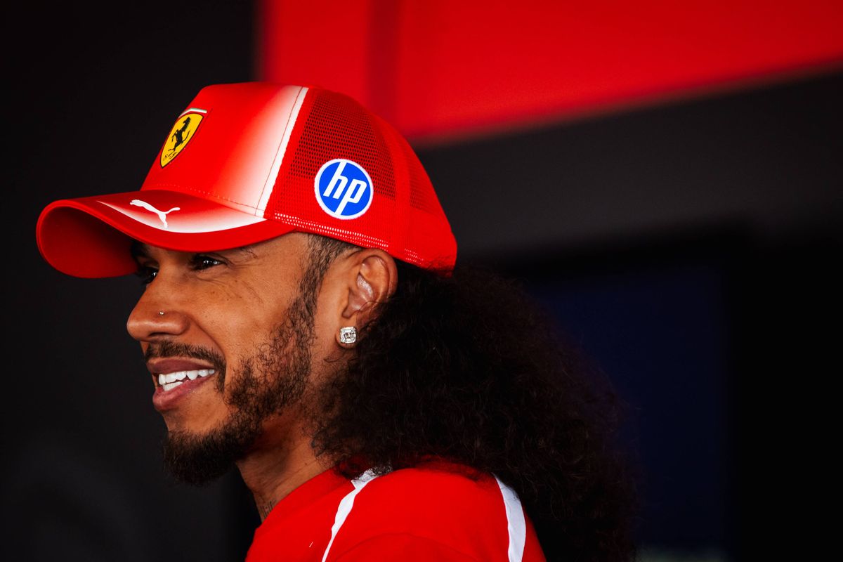Zeer emotionele Hamilton moet op adem komen na eerste Ferrari-zege ...