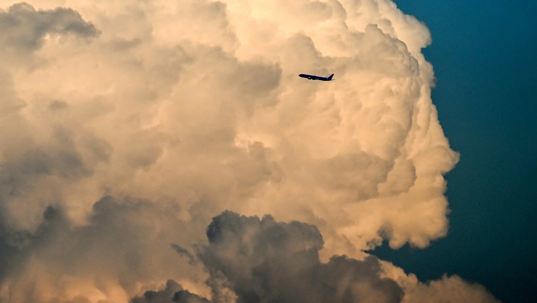 Why private jets cruise at extreme altitudes