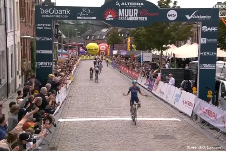 Magnier keeps winning with incredible sprint at Muur Classic Geraardsbergen