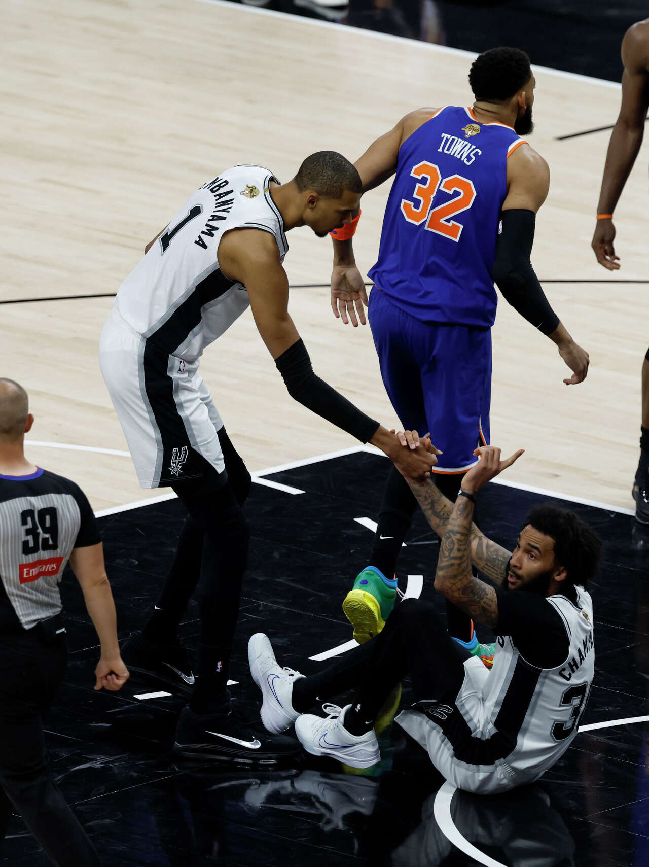 NBA Finals updates: Knicks win NBA championship, ending Spurs' season