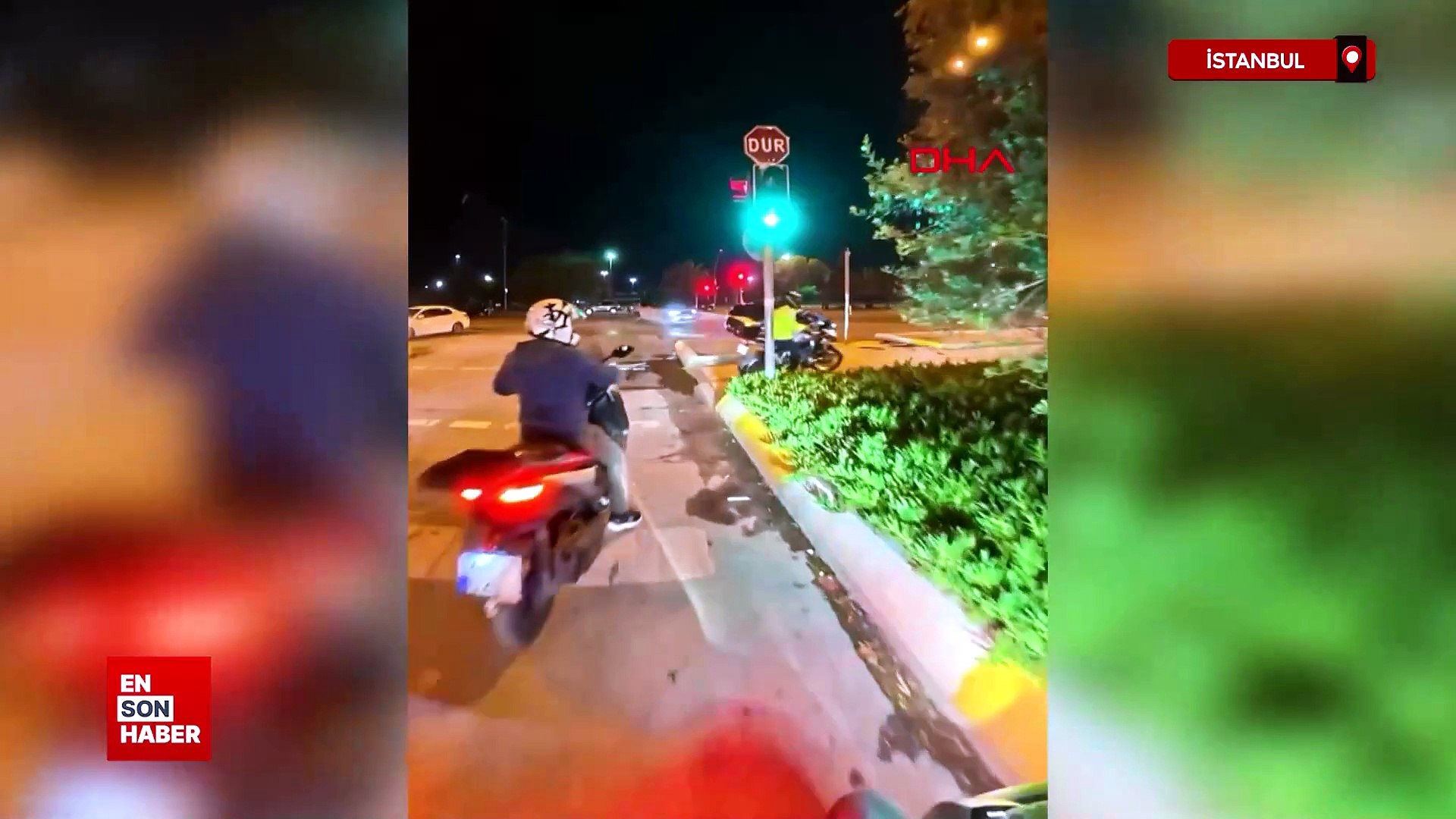 İstanbul'da çarpışma sonrası otomobil alev aldı