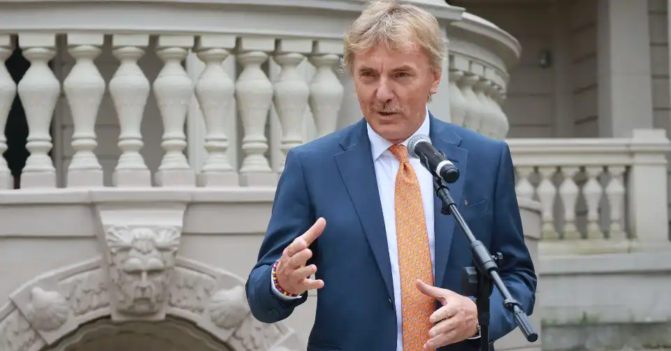 Zbigniew Boniek zastanawia się, czy Robert Dobrzycki zapanuje nad Widzewem?