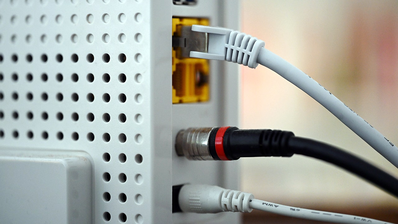FBI says Russian hackers hijacked old Wi-Fi routers