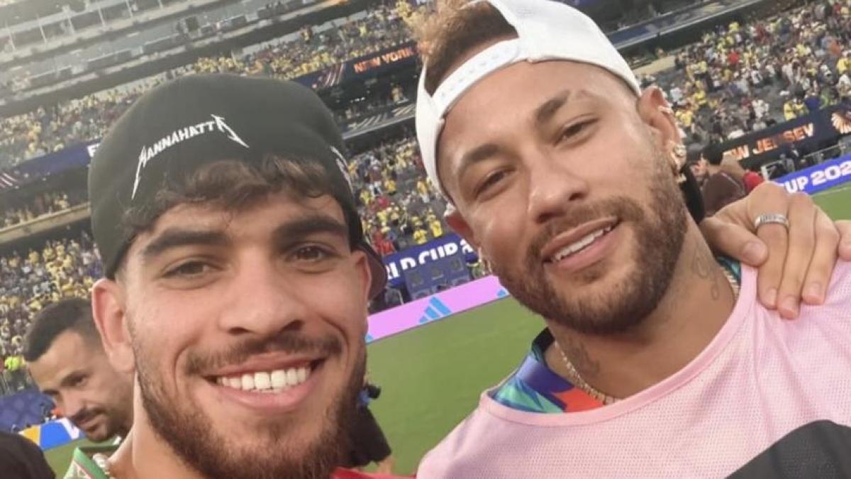 Abde presenció el Brasil-Marruecos con esta aparatosa rodillera