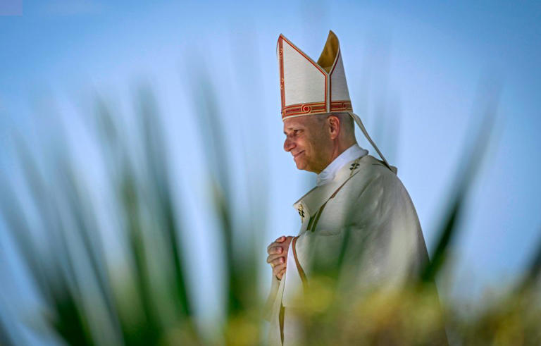 Le pape Léon XIV s’amuse de sa rivalité avec Bad Bunny : « Beaucoup ...
