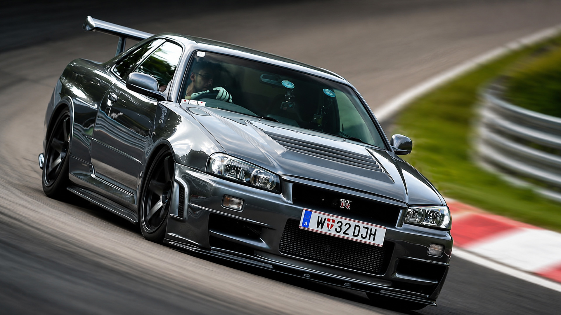 Skyline R34 GT-R with 850HP pushes hard at Nürburgring