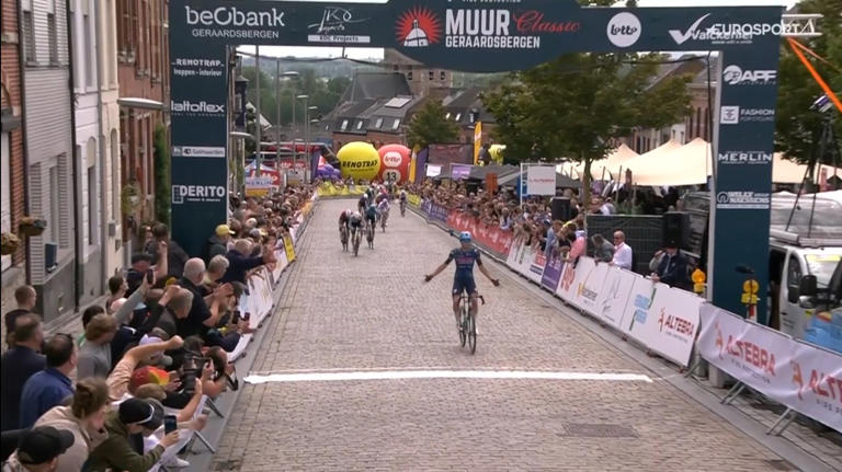 Muur Classic Geraardsbergen 2026, Paul Magnier vince per distacco! 4 ...