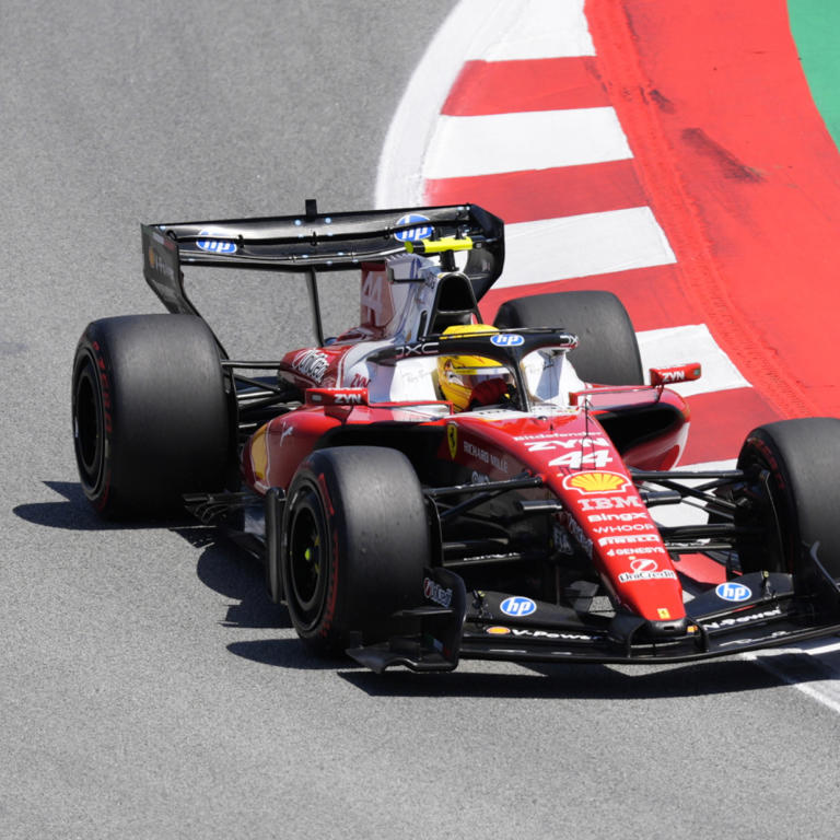 F1 : Hamilton gagne enfin au volant d'une Ferrari