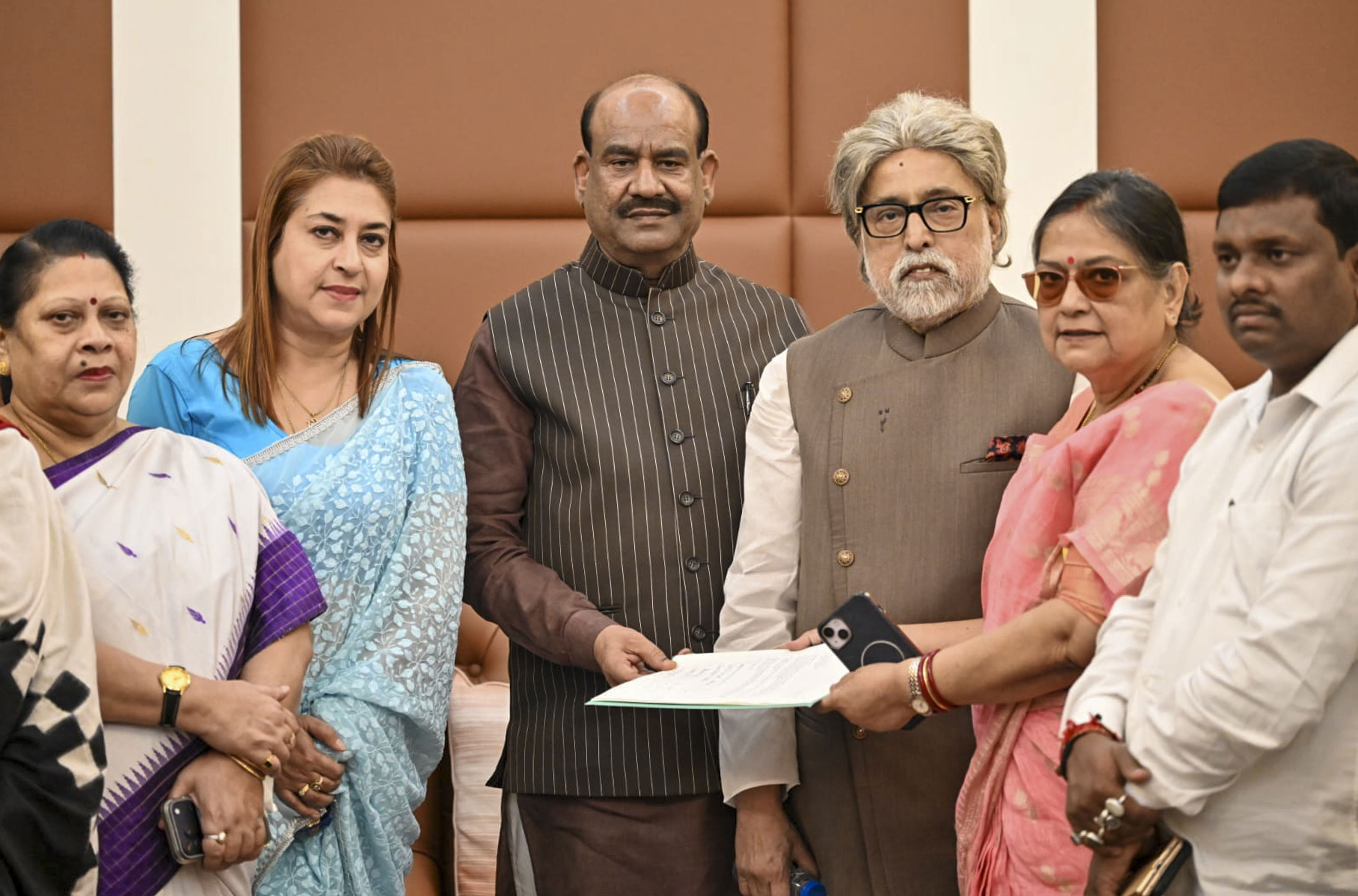 Shah masterminded illegal breakaway of TMC MPs, wants to muster 2/3rd ...