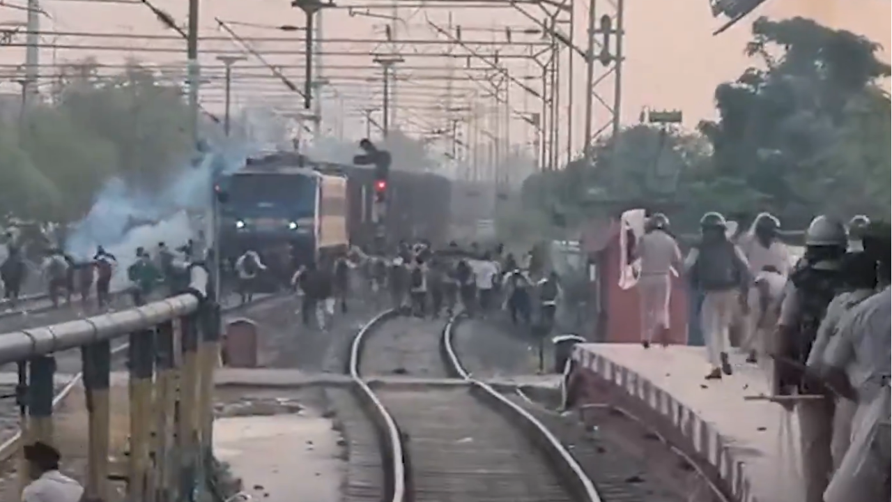 'Anti-social elements among them': 200 people pelt stones, vandalise ...