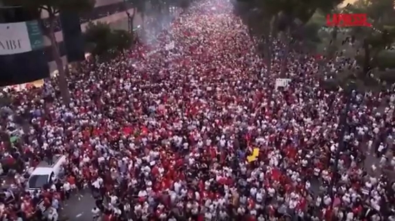 Migliaia di persone in piazza in Albania, protestano contro il resort ...