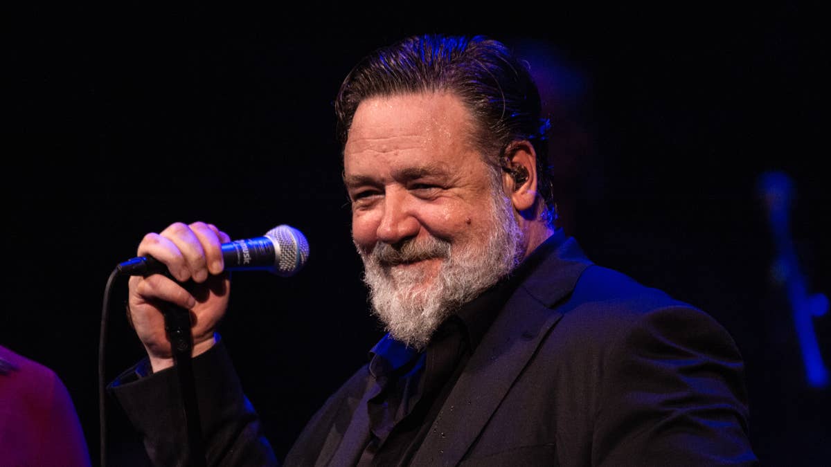 Russell Crowe shows off his long, curly hair and white beard after ...