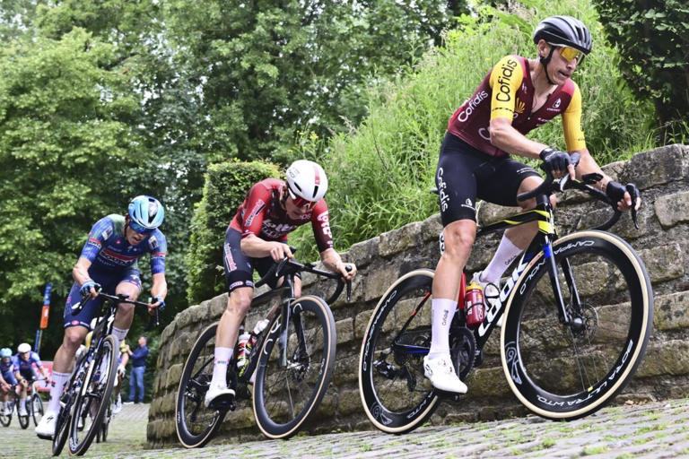 Paul Magnier sprint met overmacht naar zege in Muur Classic Geraardsbergen
