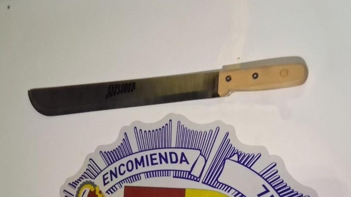 El enorme machete que le ha quitado la Policía a un joven en las ...