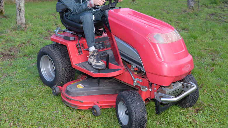 Is your mower deck misaligned? Here's how to fix it