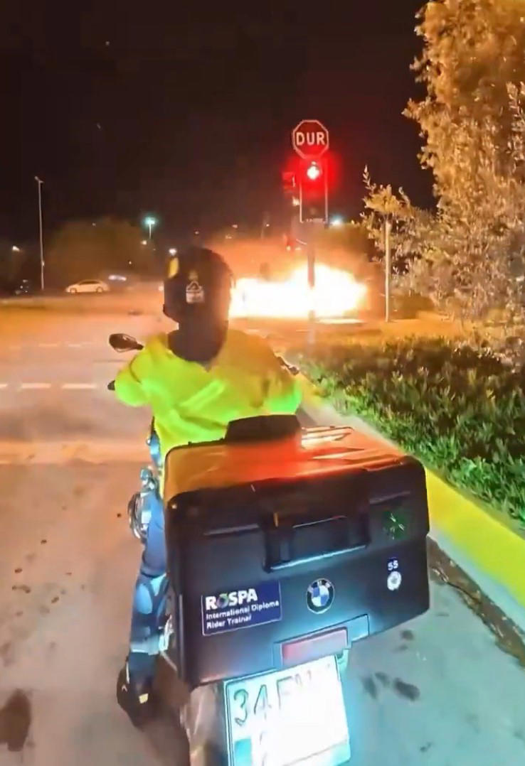 Maltepe Sahili’nde kazada otomobil alev topuna döndü: 2’si ağır 4 yaralı