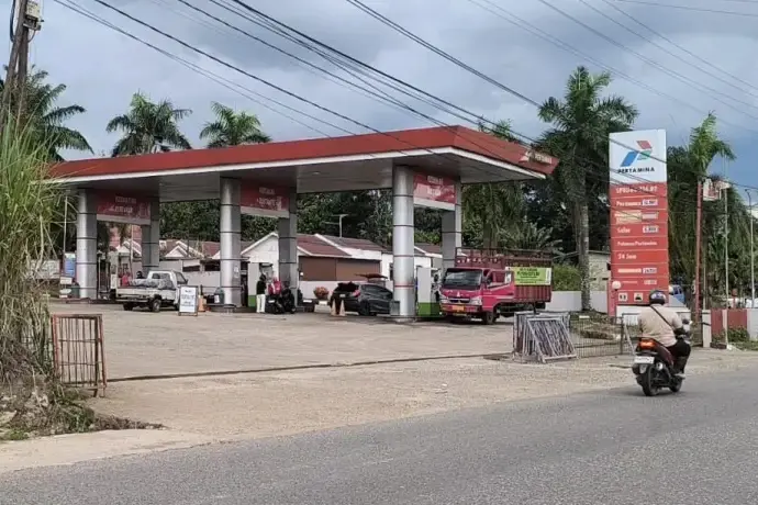 Sejumlah kendaraan mogok usai isi Petalite di SPBU Paringin, pengelola ...