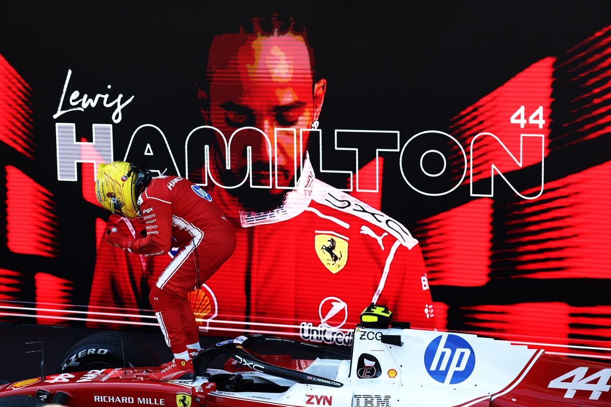 F1 stand 2026: Hamilton verkleint achterstand op Antonelli, Verstappen ...