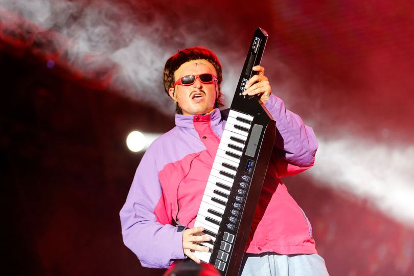 Famous singer and YouTuber found dead after horror helicopter crash ...