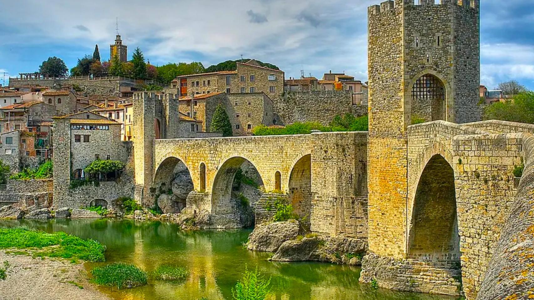 La joya fluvial de los puentes románicos: un foso natural, una ...