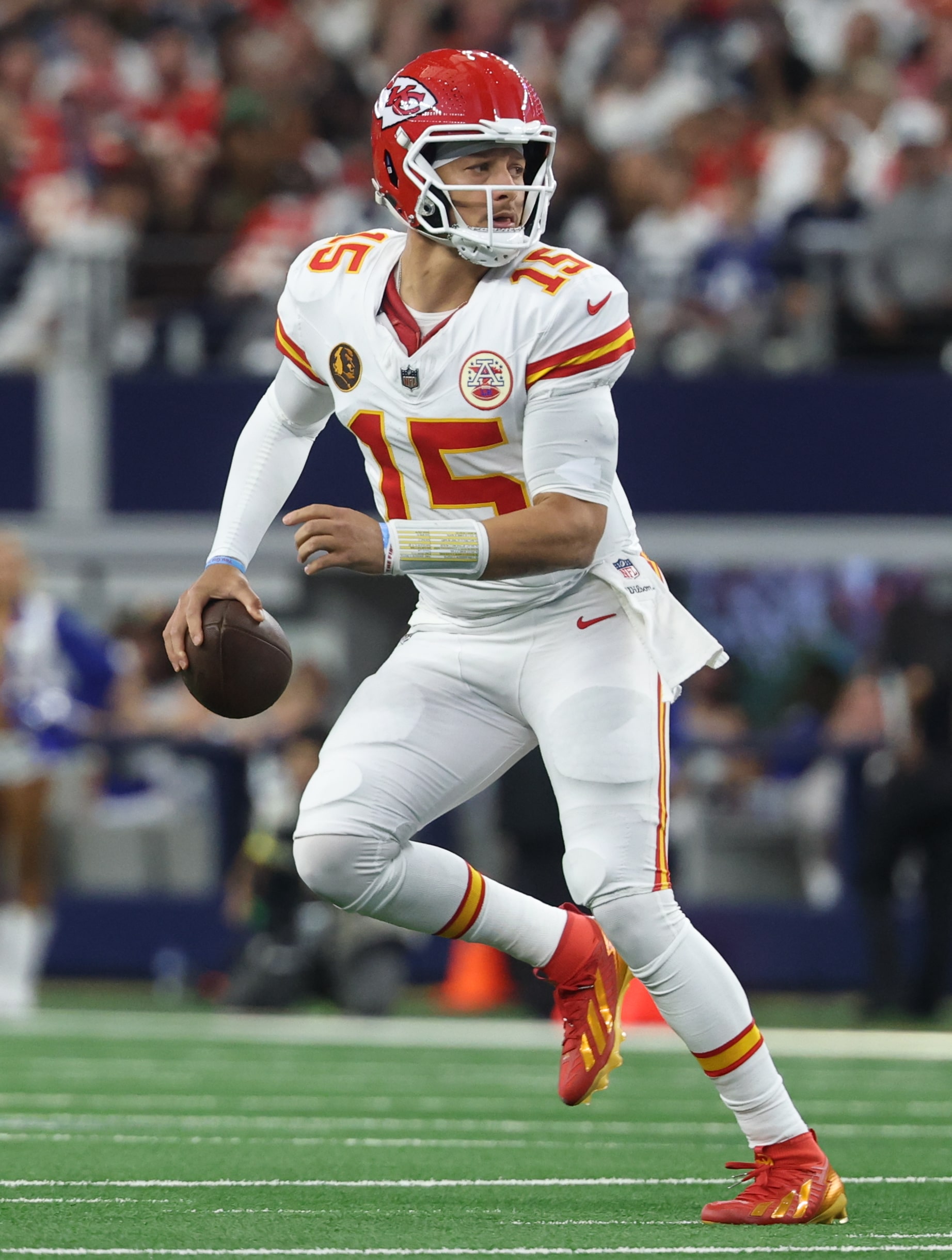 Patrick Mahomes, Travis Kelce send message after Chiefs teammate’s life ...