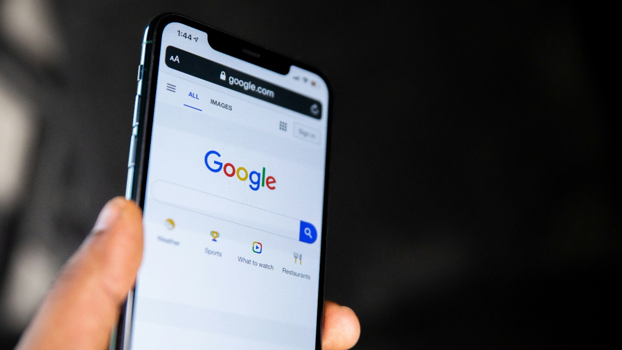 Google’s new fraud report warns scammers are slipping fake renewal ...