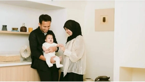 Egy Maulana dan Adiba Khanza perlihatkan wajah Elara Maha Kalila ke publik