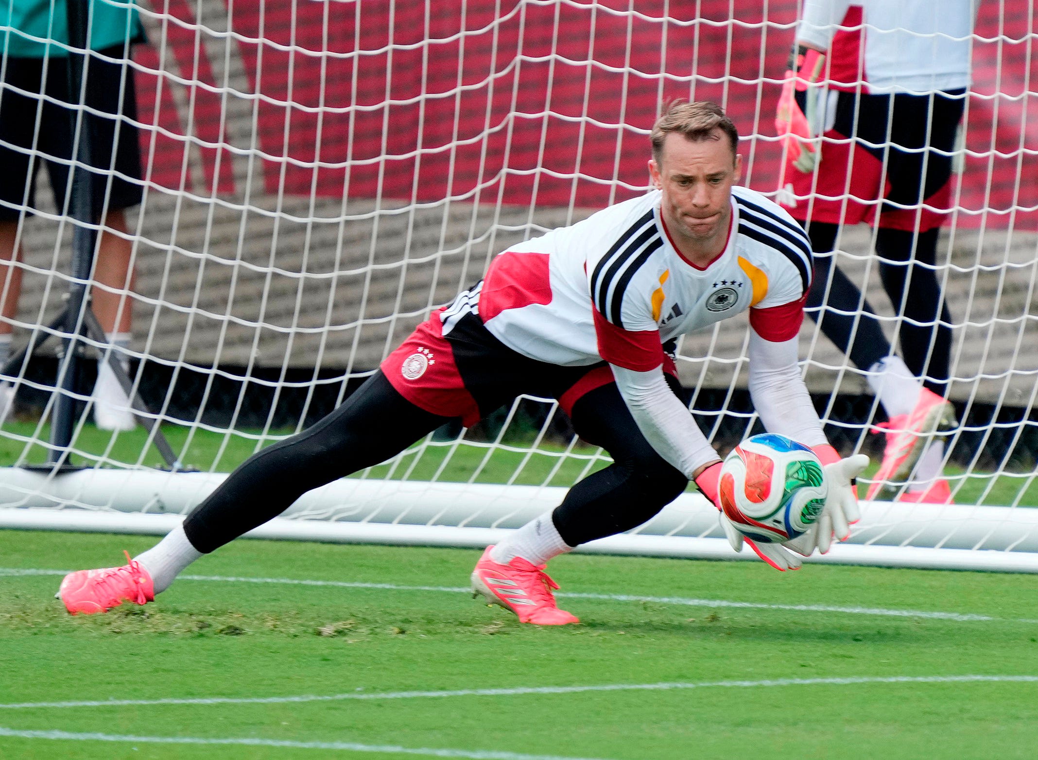 Manuel Neuer’s fifth World Cup run with Germany arrives at MetLife