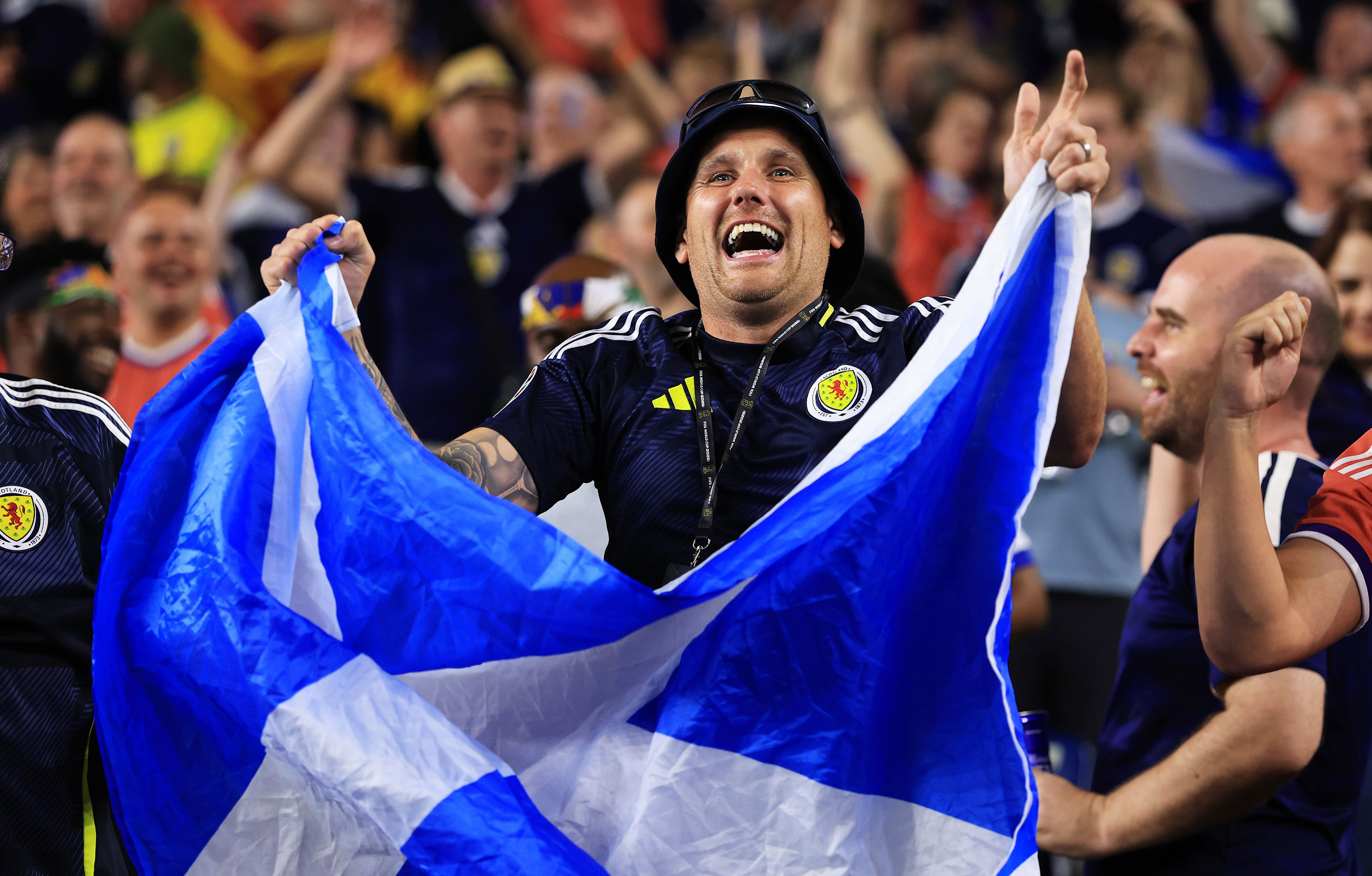 👮 Policeman suddenly a ball wizard? These fans go wild again