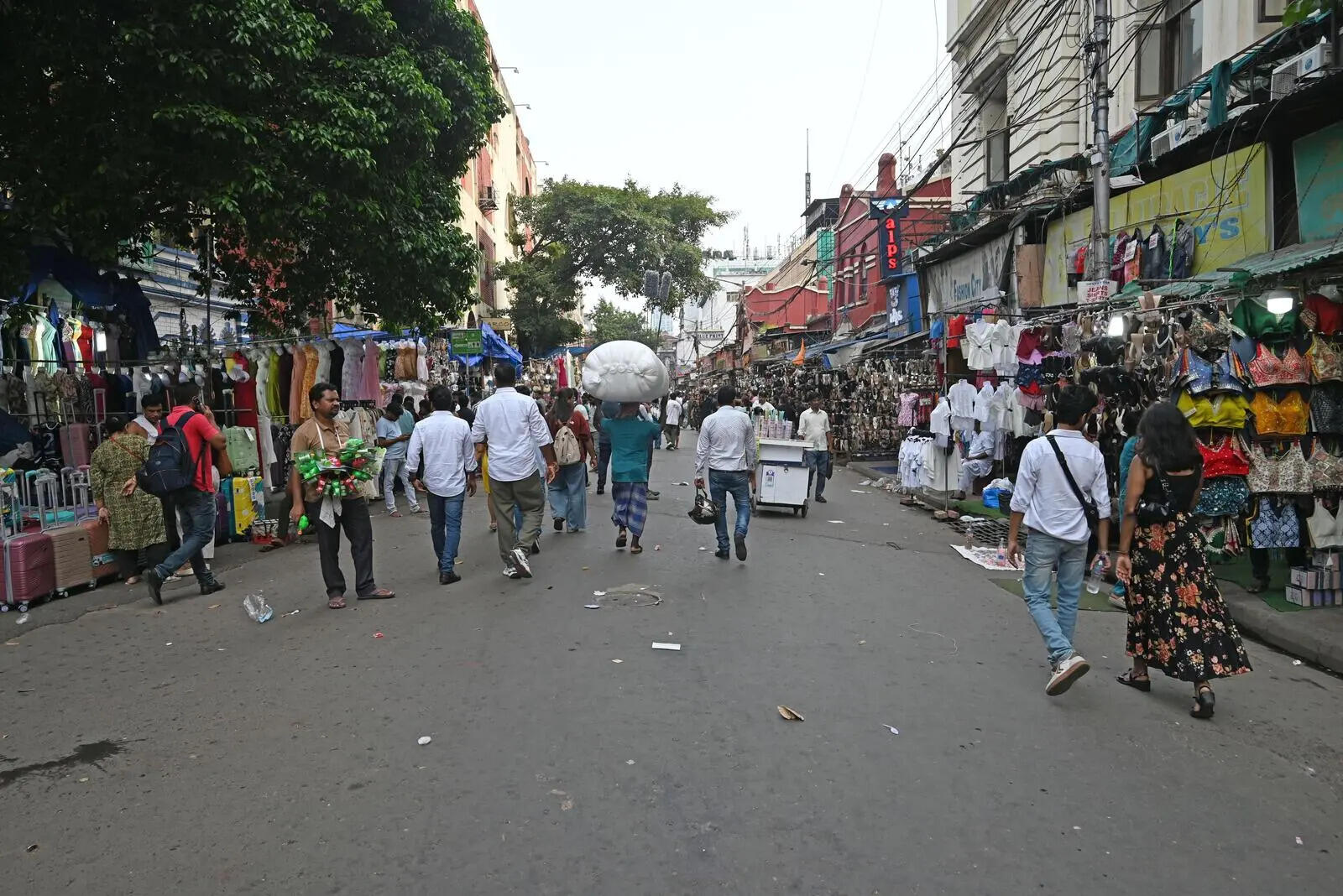 3 held: First hawker arrests after CM tough talk