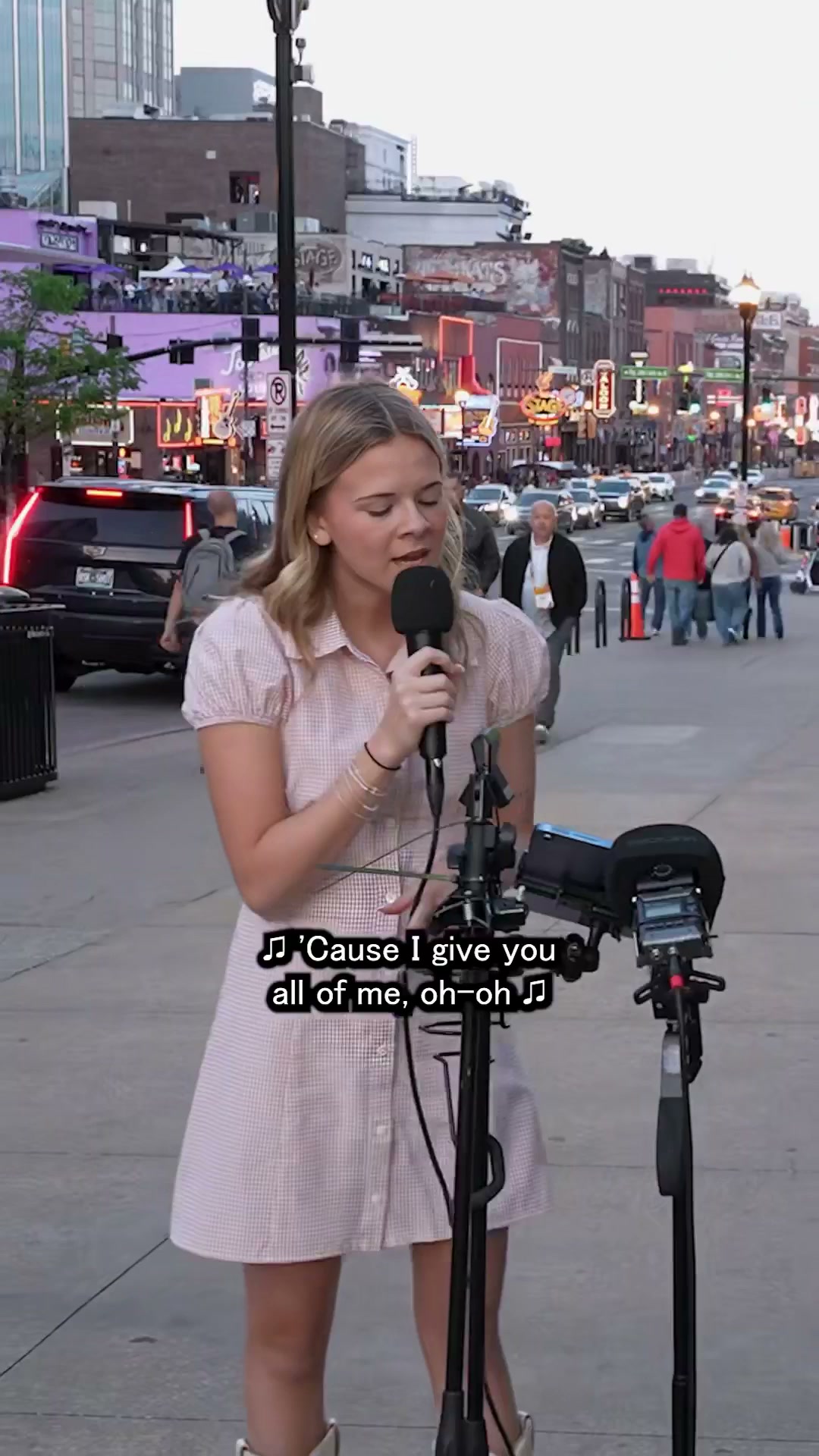 I sang in front of a huge Nashville crowd! 🎤