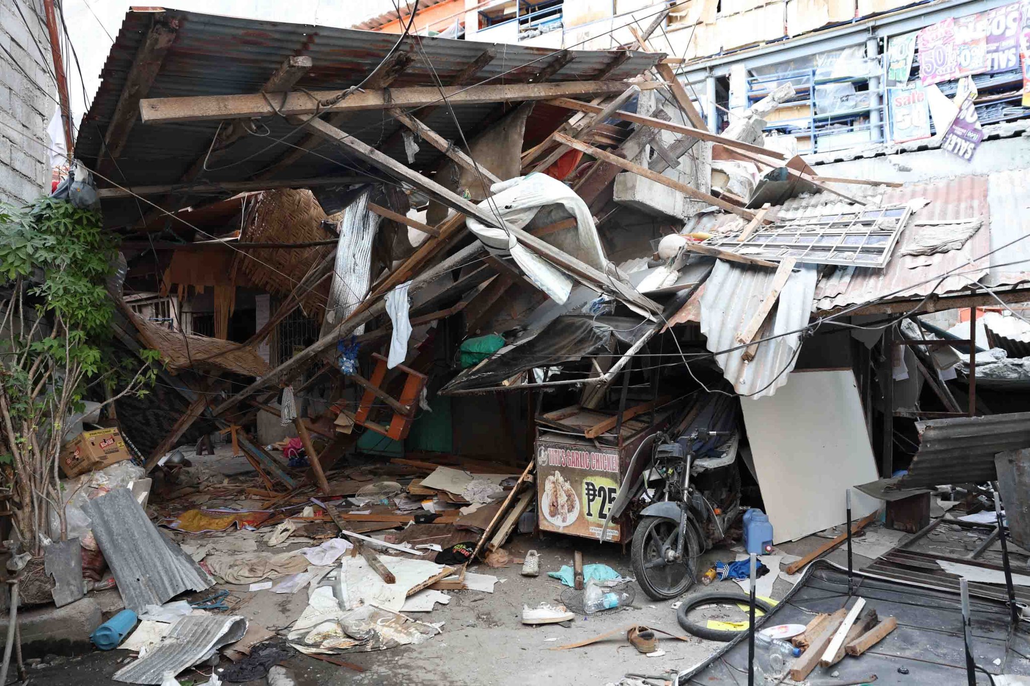 Philippines rocked by new quakes just days after deadly 7.8 disaster
