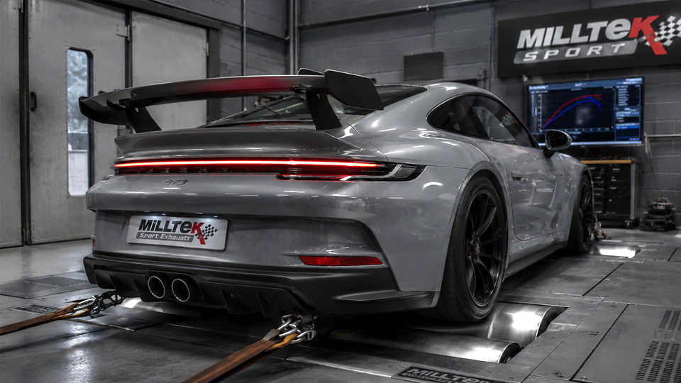 Porsche 992 GT3 Tubi Inconel exhaust screams at 9,000 RPM