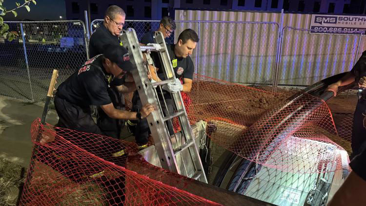 Man stuck at the bottom of 15-foot trench in Colorado for nearly a day ...